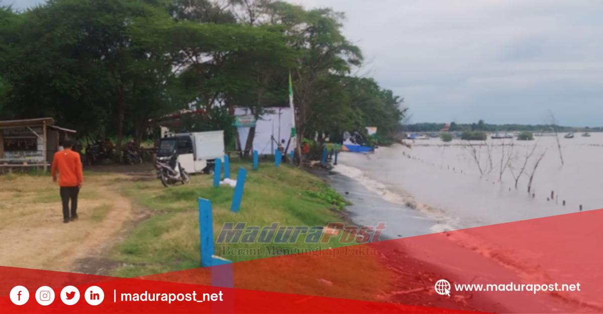 Bangunan Patok Batas WP3K di Tepi Pantai Probolinggo Banyak yang Miring ...