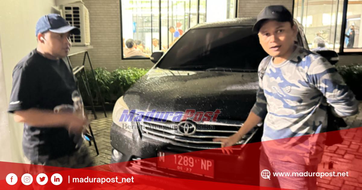 Hari Libur, Mobil Dinas Pemkab Sampang Nangkring di Excelso Surabaya - Madura Post