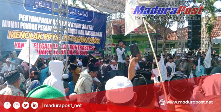 Ribuan Alumni Pondok Pesantren di Madura Demo Pemkab Pamekasan - Madura Post
